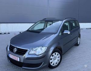 Pelēks Volkswagen Touran 2007 Šauļi, ar dzinēja tilpumu 1.60 L un nobraukumu 248 tūkst. km par 2890 €, foto  vietnē AUTOMOTO.COM.LV