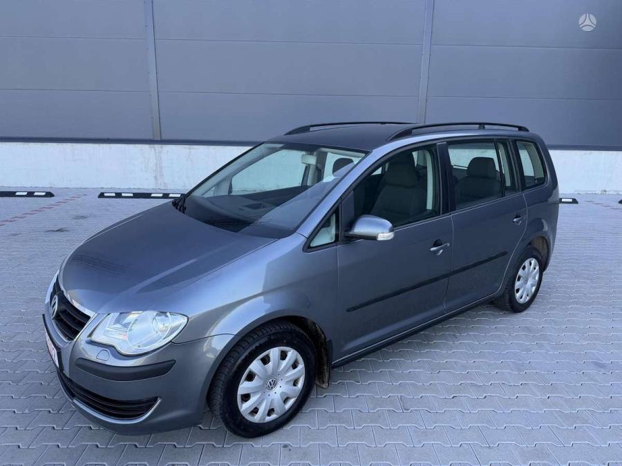 Pelēks Volkswagen Touran 2007 Šauļi, ar dzinēja tilpumu 1.60 L un nobraukumu 248 tūkst. km par 2890 €, foto 8 vietnē AUTOMOTO.COM.LV