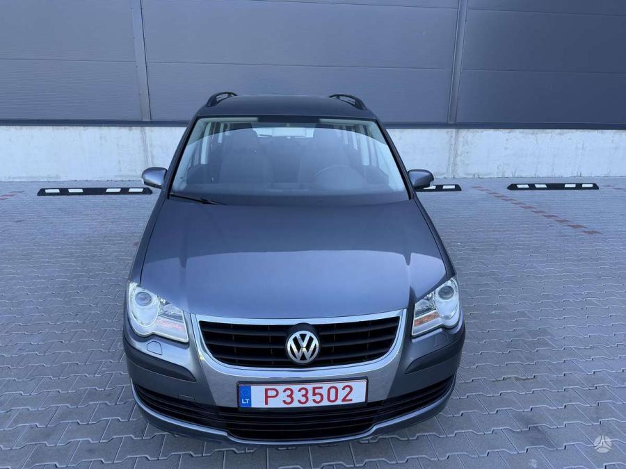 Pelēks Volkswagen Touran 2007 Šauļi, ar dzinēja tilpumu 1.60 L un nobraukumu 248 tūkst. km par 2890 €, foto 10 vietnē AUTOMOTO.COM.LV