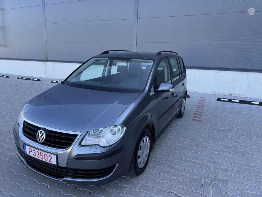Pelēks Volkswagen Touran 2007 Šauļi, ar dzinēja tilpumu 1.60 L un nobraukumu 248 tūkst. km par 2890 €, foto 11 vietnē AUTOMOTO.COM.LV