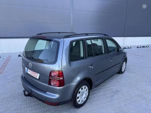 Pelēks Volkswagen Touran 2007 Šauļi, ar dzinēja tilpumu 1.60 L un nobraukumu 248 tūkst. km par 2890 €, foto 12 vietnē AUTOMOTO.COM.LV