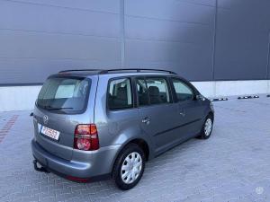 Pelēks Volkswagen Touran 2007 Šauļi, ar dzinēja tilpumu 1.60 L un nobraukumu 248 tūkst. km par 2890 €, foto 14 vietnē AUTOMOTO.COM.LV