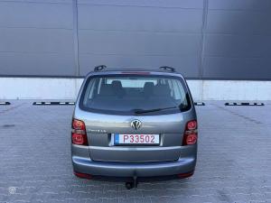 Pelēks Volkswagen Touran 2007 Šauļi, ar dzinēja tilpumu 1.60 L un nobraukumu 248 tūkst. km par 2890 €, foto 18 vietnē AUTOMOTO.COM.LV