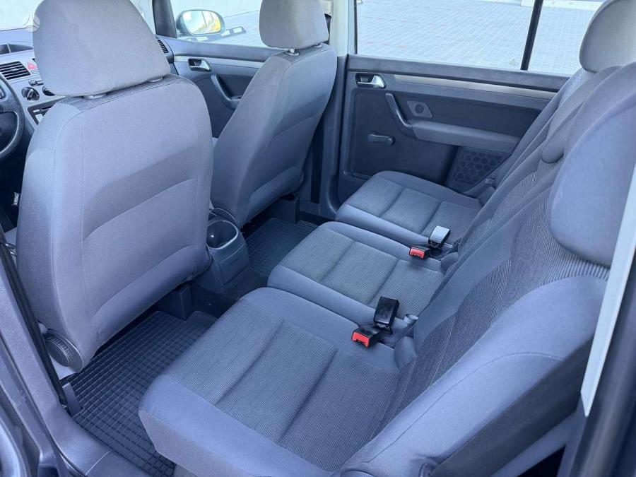Pelēks Volkswagen Touran 2007 Šauļi, ar dzinēja tilpumu 1.60 L un nobraukumu 248 tūkst. km par 2890 €, foto 23 vietnē AUTOMOTO.COM.LV