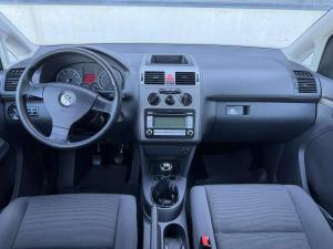 Pelēks Volkswagen Touran 2007 Šauļi, ar dzinēja tilpumu 1.60 L un nobraukumu 248 tūkst. km par 2890 €, foto 24 vietnē AUTOMOTO.COM.LV