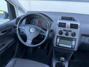 Pelēks Volkswagen Touran 2007 Šauļi, ar dzinēja tilpumu 1.60 L un nobraukumu 248 tūkst. km par 2890 €, foto 25 vietnē AUTOMOTO.COM.LV