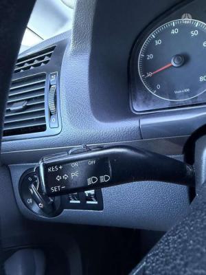 Pelēks Volkswagen Touran 2007 Šauļi, ar dzinēja tilpumu 1.60 L un nobraukumu 248 tūkst. km par 2890 €, foto 29 vietnē AUTOMOTO.COM.LV