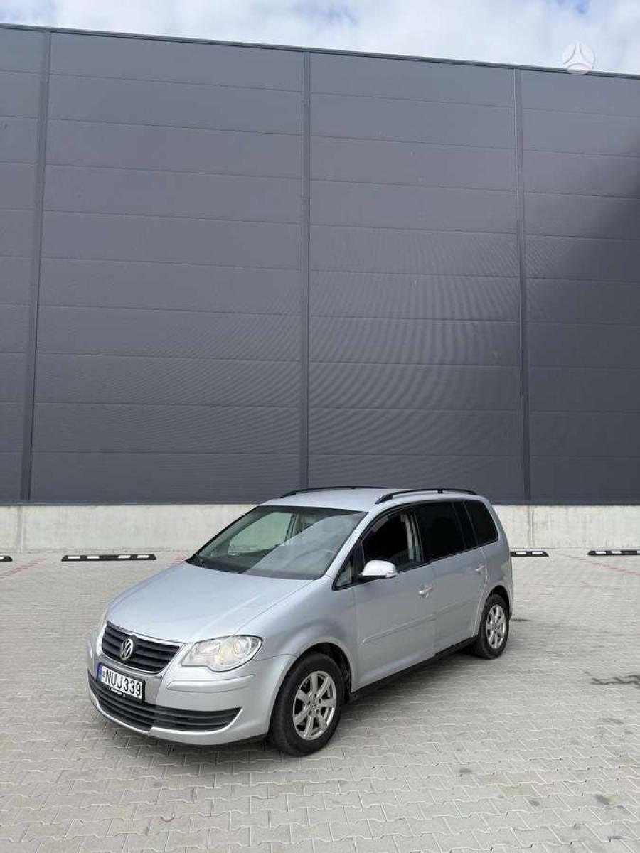 Grey Volkswagen Touran 2007 in Siauliai, with an engine capacity of 1.90 L and mileage of 290 thousand km for 2350 €, photo 3 on AUTOMOTO.COM.LV