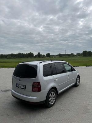 Grey Volkswagen Touran 2007 in Siauliai, with an engine capacity of 1.90 L and mileage of 290 thousand km for 2350 €, photo 4 on AUTOMOTO.COM.LV
