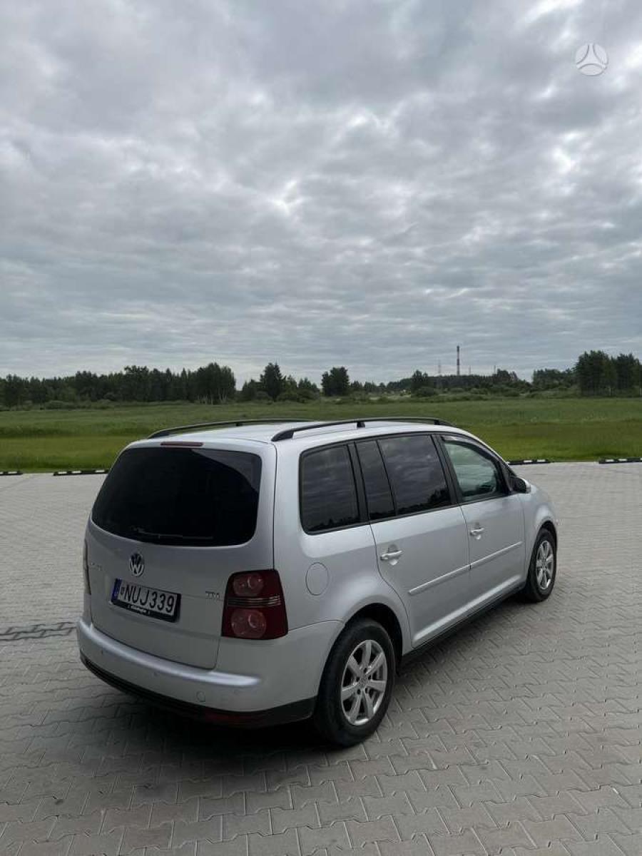 Grey Volkswagen Touran 2007 in Siauliai, with an engine capacity of 1.90 L and mileage of 290 thousand km for 2350 €, photo 4 on AUTOMOTO.COM.LV