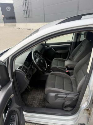 Grey Volkswagen Touran 2007 in Siauliai, with an engine capacity of 1.90 L and mileage of 290 thousand km for 2350 €, photo 6 on AUTOMOTO.COM.LV