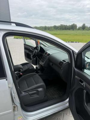 Grey Volkswagen Touran 2007 in Siauliai, with an engine capacity of 1.90 L and mileage of 290 thousand km for 2350 €, photo 7 on AUTOMOTO.COM.LV