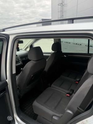 Grey Volkswagen Touran 2007 in Siauliai, with an engine capacity of 1.90 L and mileage of 290 thousand km for 2350 €, photo 8 on AUTOMOTO.COM.LV