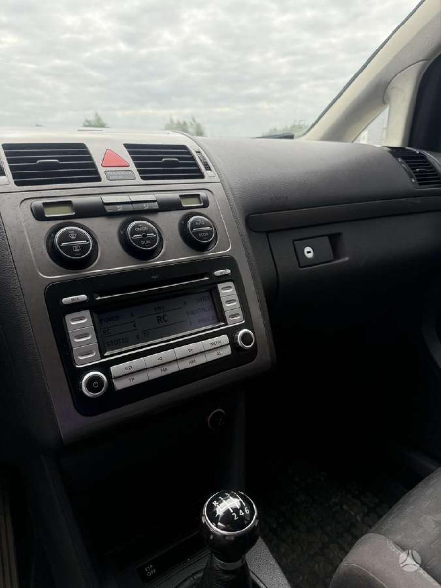 Grey Volkswagen Touran 2007 in Siauliai, with an engine capacity of 1.90 L and mileage of 290 thousand km for 2350 €, photo 9 on AUTOMOTO.COM.LV