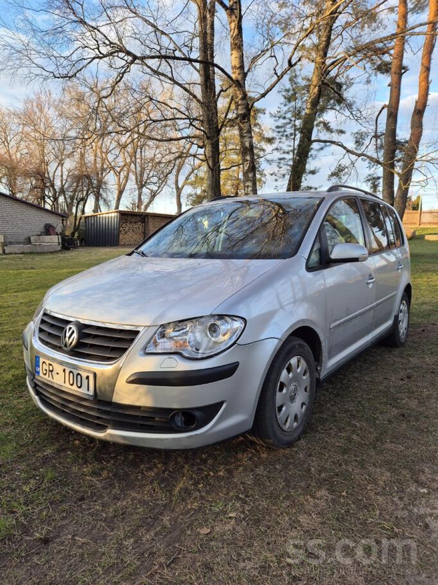 Pelēks Volkswagen Touran 2007 Dobele, ar dzinēja tilpumu 1.90 L un nobraukumu 359 tūkst. km par 2300 €, foto 1 vietnē AUTOMOTO.COM.LV