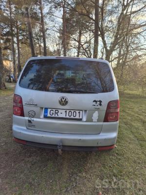 Pelēks Volkswagen Touran 2007 Dobele, ar dzinēja tilpumu 1.90 L un nobraukumu 359 tūkst. km par 2300 €, foto 5 vietnē AUTOMOTO.COM.LV