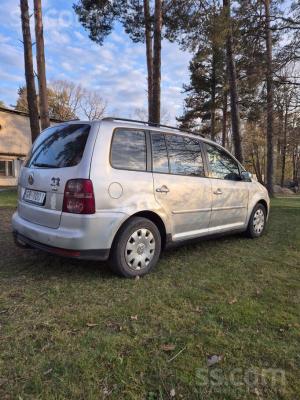 Pelēks Volkswagen Touran 2007 Dobele, ar dzinēja tilpumu 1.90 L un nobraukumu 359 tūkst. km par 2300 €, foto 6 vietnē AUTOMOTO.COM.LV