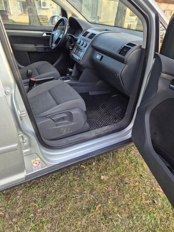 Pelēks Volkswagen Touran 2007 Dobele, ar dzinēja tilpumu 1.90 L un nobraukumu 359 tūkst. km par 2300 €, foto 7 vietnē AUTOMOTO.COM.LV
