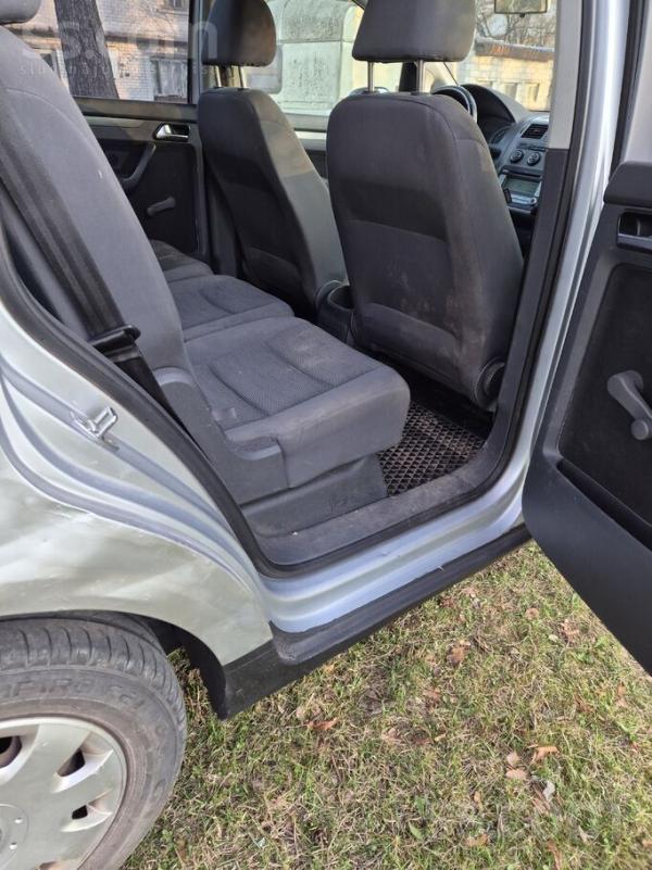 Pelēks Volkswagen Touran 2007 Dobele, ar dzinēja tilpumu 1.90 L un nobraukumu 359 tūkst. km par 2300 €, foto 8 vietnē AUTOMOTO.COM.LV