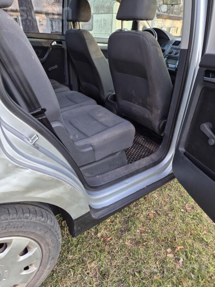 Pelēks Volkswagen Touran 2007 Dobele, ar dzinēja tilpumu 1.90 L un nobraukumu 359 tūkst. km par 2300 €, foto 9 vietnē AUTOMOTO.COM.LV