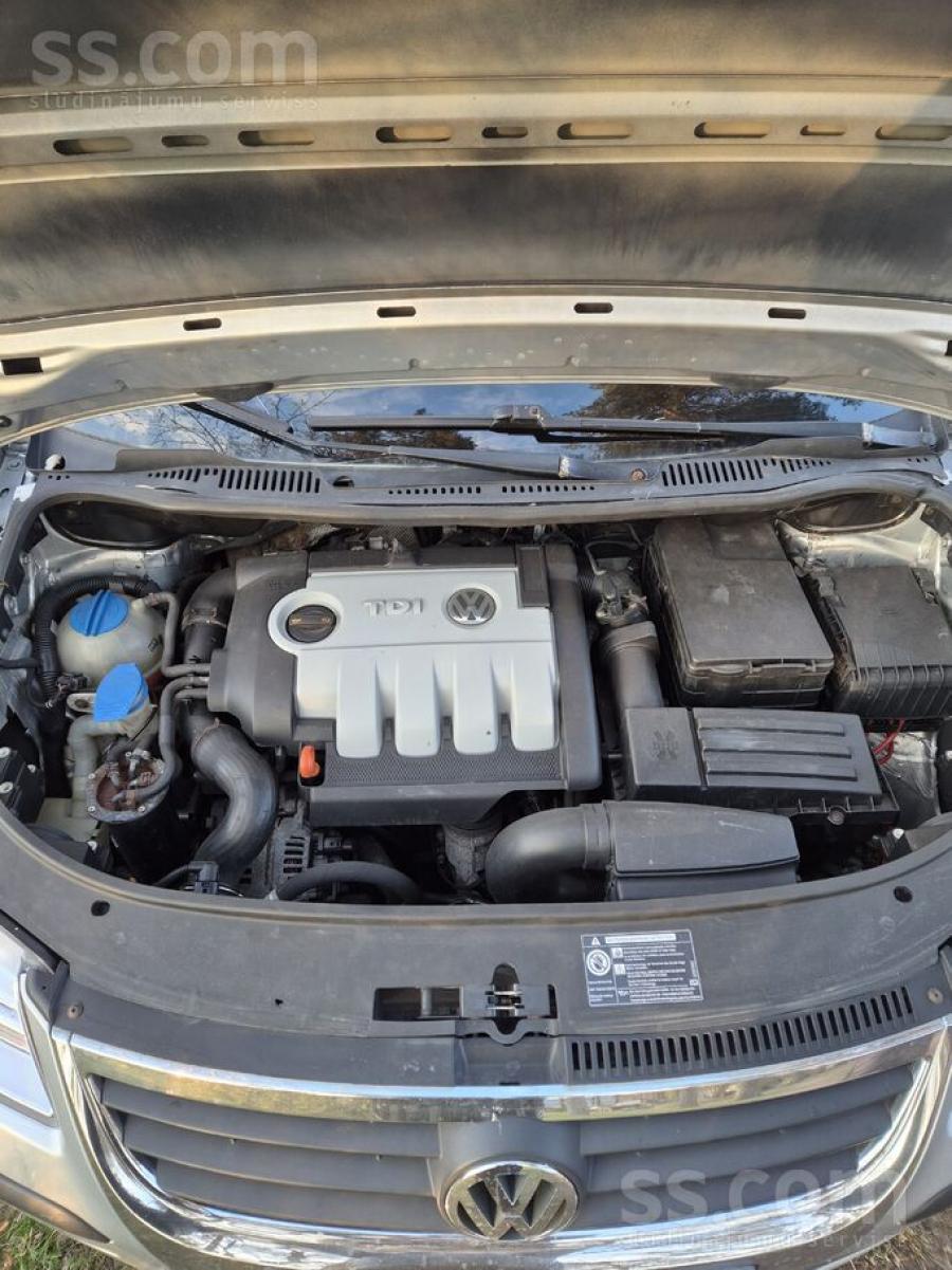 Pelēks Volkswagen Touran 2007 Dobele, ar dzinēja tilpumu 1.90 L un nobraukumu 359 tūkst. km par 2300 €, foto 13 vietnē AUTOMOTO.COM.LV