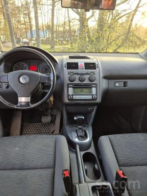 Pelēks Volkswagen Touran 2007 Dobele, ar dzinēja tilpumu 1.90 L un nobraukumu 359 tūkst. km par 2300 €, foto 16 vietnē AUTOMOTO.COM.LV