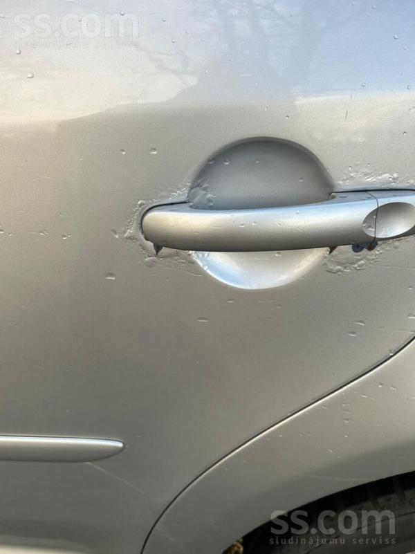 Grey Volkswagen Touran 2007 in Valmiera, with an engine capacity of 1.60 L and mileage of 365 thousand km for 1000 €, photo 8 on AUTOMOTO.COM.LV