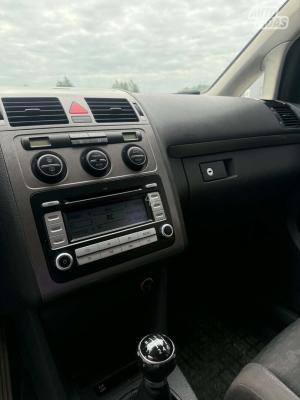 Pelēks Volkswagen Touran 2007 Šauļi, ar dzinēja tilpumu 1.90 L un nobraukumu 290 tūkst. km par 2350 €, foto 9 vietnē AUTOMOTO.COM.LV