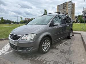Pelēks Volkswagen Touran 2007 Kauņa, ar dzinēja tilpumu 1.90 L un nobraukumu 206 tūkst. km par 3400 €, foto  vietnē AUTOMOTO.COM.LV