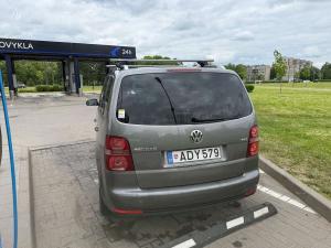 Pelēks Volkswagen Touran 2007 Kauņa, ar dzinēja tilpumu 1.90 L un nobraukumu 206 tūkst. km par 3400 €, foto 5 vietnē AUTOMOTO.COM.LV