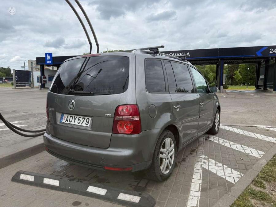 Pelēks Volkswagen Touran 2007 Kauņa, ar dzinēja tilpumu 1.90 L un nobraukumu 206 tūkst. km par 3400 €, foto 6 vietnē AUTOMOTO.COM.LV