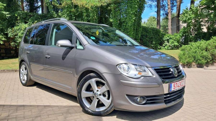Pelēks Volkswagen Touran 2007 Prienai, ar dzinēja tilpumu 1.97 L un nobraukumu 271 tūkst. km par 3999 €, foto 1 vietnē AUTOMOTO.COM.LV
