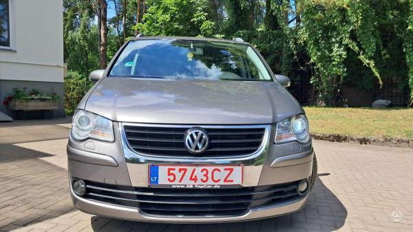 Grey Volkswagen Touran 2007 in Prienai, with an engine capacity of 1.97 L and mileage of 271 thousand km for 3999 €, photo 2 on AUTOMOTO.COM.LV