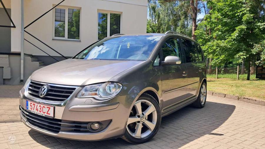 Pelēks Volkswagen Touran 2007 Prienai, ar dzinēja tilpumu 1.97 L un nobraukumu 271 tūkst. km par 3999 €, foto 4 vietnē AUTOMOTO.COM.LV