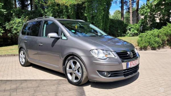 Grey Volkswagen Touran 2007 in Prienai, with an engine capacity of 1.97 L and mileage of 271 thousand km for 3999 €, photo 5 on AUTOMOTO.COM.LV