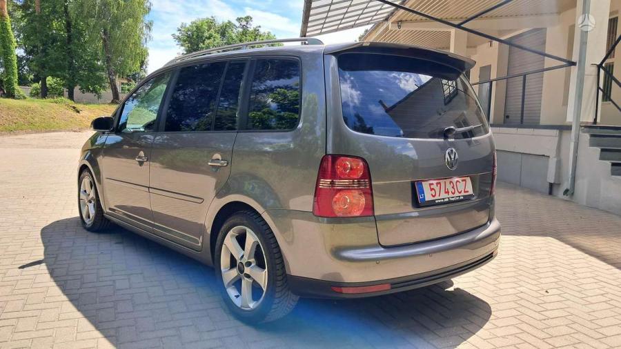 Pelēks Volkswagen Touran 2007 Prienai, ar dzinēja tilpumu 1.97 L un nobraukumu 271 tūkst. km par 3999 €, foto 10 vietnē AUTOMOTO.COM.LV