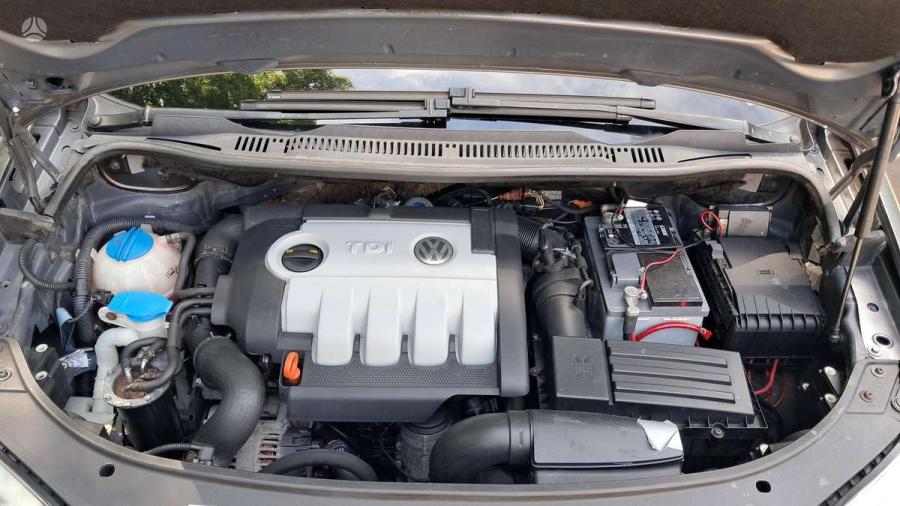 Pelēks Volkswagen Touran 2007 Prienai, ar dzinēja tilpumu 1.97 L un nobraukumu 271 tūkst. km par 3999 €, foto 18 vietnē AUTOMOTO.COM.LV