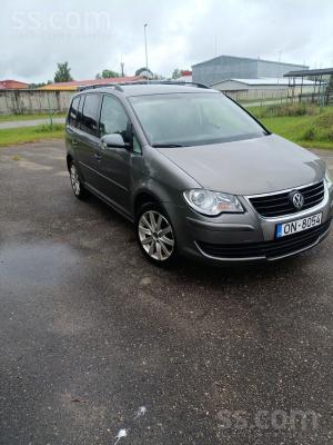 Grey Volkswagen Touran 2007 in Riga, with an engine capacity of 1.90 L and mileage of 376 thousand km for 1650 €, photo 3 on AUTOMOTO.COM.LV
