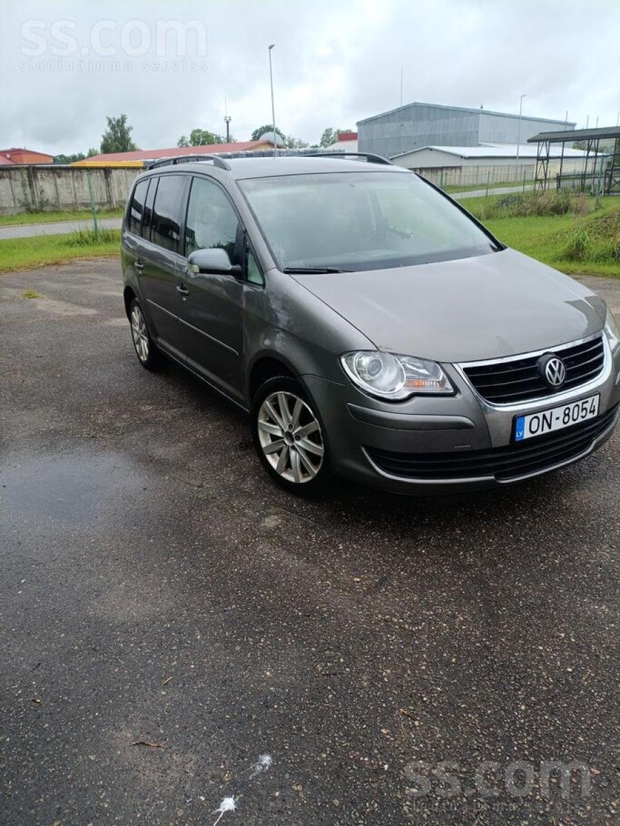 Grey Volkswagen Touran 2007 in Riga, with an engine capacity of 1.90 L and mileage of 376 thousand km for 1650 €, photo 3 on AUTOMOTO.COM.LV
