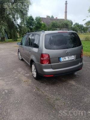 Grey Volkswagen Touran 2007 in Riga, with an engine capacity of 1.90 L and mileage of 376 thousand km for 1650 €, photo 5 on AUTOMOTO.COM.LV