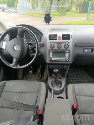 Grey Volkswagen Touran 2007 in Riga, with an engine capacity of 1.90 L and mileage of 376 thousand km for 1650 €, photo 7 on AUTOMOTO.COM.LV