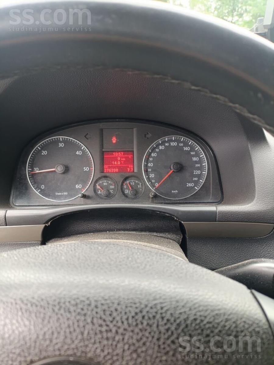 Grey Volkswagen Touran 2007 in Riga, with an engine capacity of 1.90 L and mileage of 376 thousand km for 1650 €, photo 9 on AUTOMOTO.COM.LV