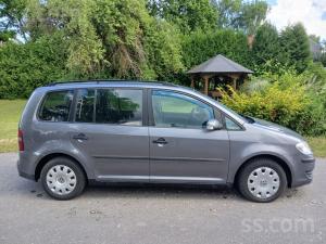 Pelēks Volkswagen Touran 2007 Ogre, ar dzinēja tilpumu 1.90 L un nobraukumu 343 tūkst. km par 2500 €, foto 3 vietnē AUTOMOTO.COM.LV