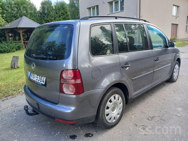 Pelēks Volkswagen Touran 2007 Ogre, ar dzinēja tilpumu 1.90 L un nobraukumu 343 tūkst. km par 2500 €, foto 3 vietnē AUTOMOTO.COM.LV