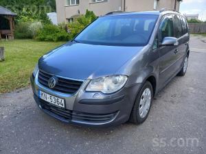 Pelēks Volkswagen Touran 2007 Ogre, ar dzinēja tilpumu 1.90 L un nobraukumu 343 tūkst. km par 2500 €, foto 5 vietnē AUTOMOTO.COM.LV