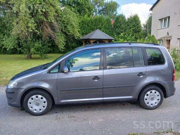 Pelēks Volkswagen Touran 2007 Ogre, ar dzinēja tilpumu 1.90 L un nobraukumu 343 tūkst. km par 2500 €, foto 5 vietnē AUTOMOTO.COM.LV