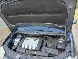 Pelēks Volkswagen Touran 2007 Ogre, ar dzinēja tilpumu 1.90 L un nobraukumu 343 tūkst. km par 2500 €, foto 8 vietnē AUTOMOTO.COM.LV