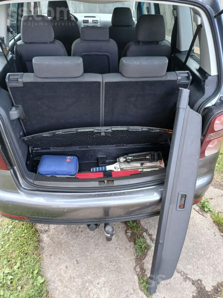 Pelēks Volkswagen Touran 2007 Ogre, ar dzinēja tilpumu 1.90 L un nobraukumu 343 tūkst. km par 2500 €, foto 9 vietnē AUTOMOTO.COM.LV