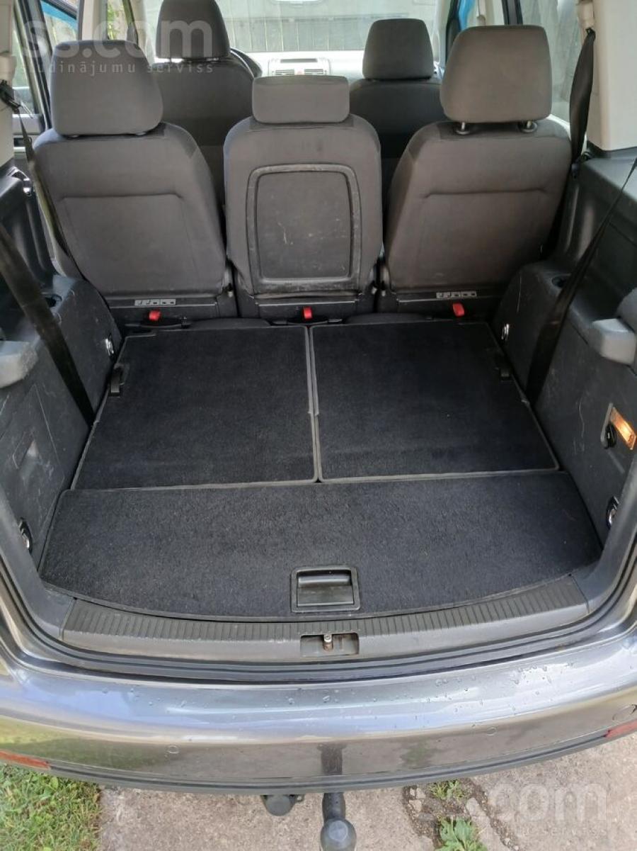 Pelēks Volkswagen Touran 2007 Ogre, ar dzinēja tilpumu 1.90 L un nobraukumu 343 tūkst. km par 2500 €, foto 10 vietnē AUTOMOTO.COM.LV