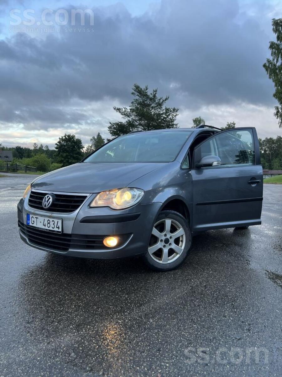 Pelēks Volkswagen Touran 2007 Gulbene, ar dzinēja tilpumu 1.90 L un nobraukumu 400 tūkst. km par 1950 €, foto 4 vietnē AUTOMOTO.COM.LV